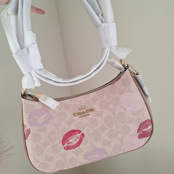Coach | Bags | Coach Teri Leather Crossbody Shoulder Bag With Lips ...
